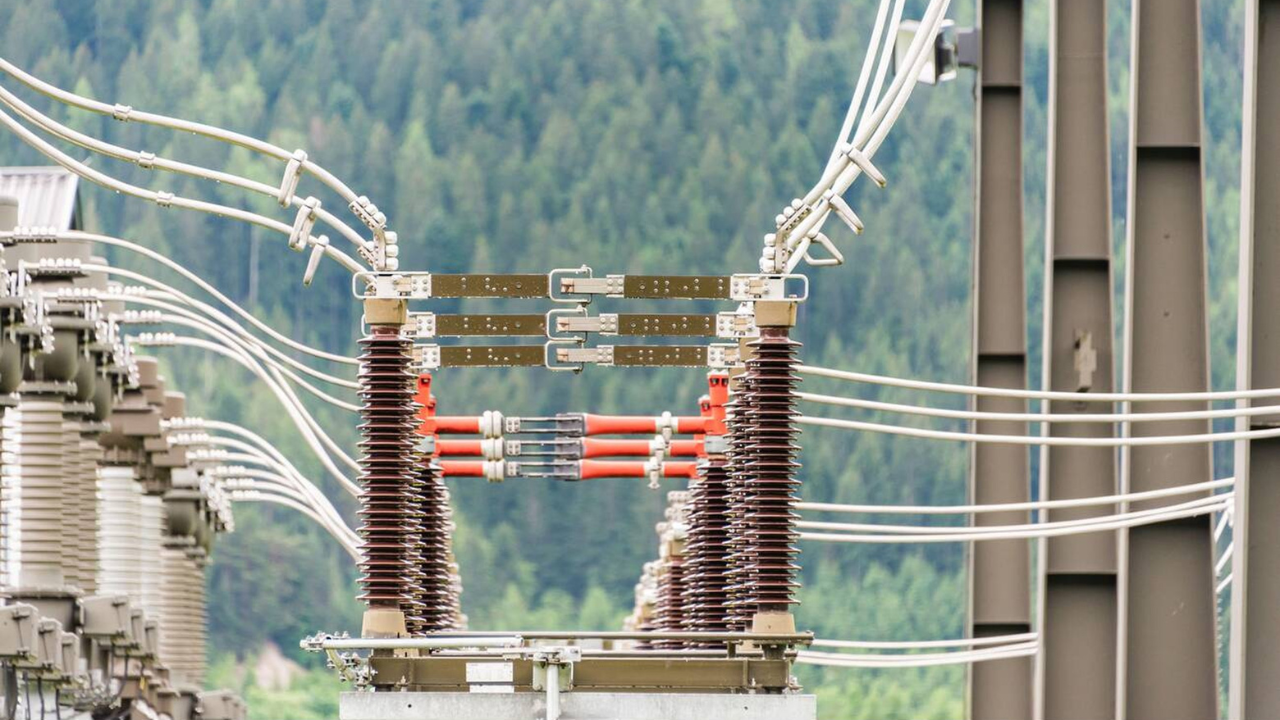 High-Voltage Extruded Busbars | Electric Vehicles - Frigate